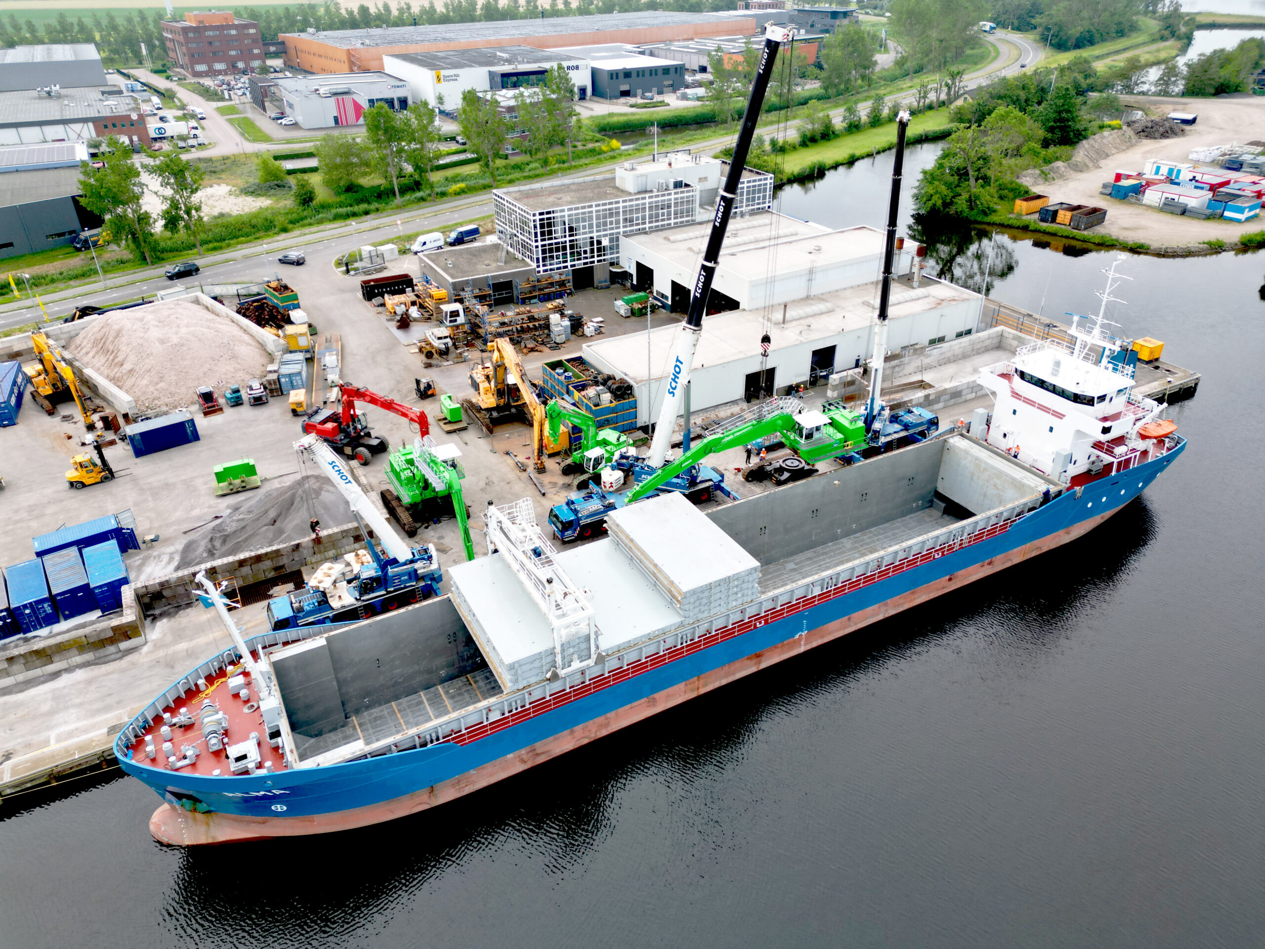 Laden Zeeschip met gereviseerde equipement - Abeko